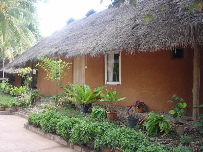 How to Build a Dirt Cheap House in 4 Steps - Walden Labs